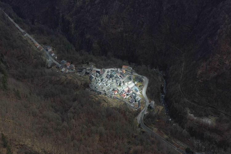 Viganella: il paese senza luce, illuminato dai riflessi di uno specchio