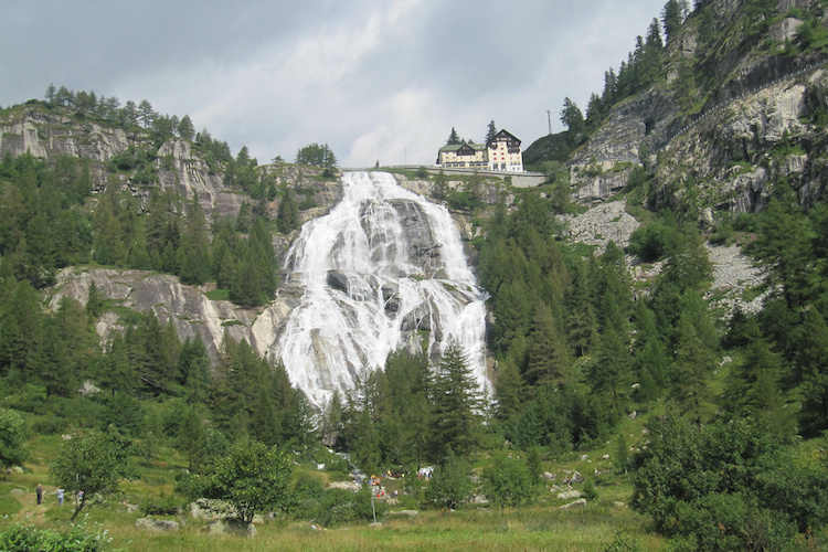Quali sono le 10 cascate più belle d'Italia?