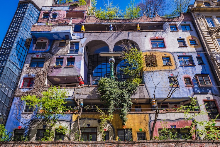 Alla scoperta di Hundertwasserhaus, le coloratissime case popolari di ...