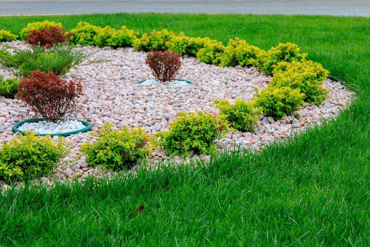 Come realizzare aiuole con sassi fai da te