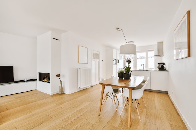 Parquet chiaro: come abbinare i mobili in casa?