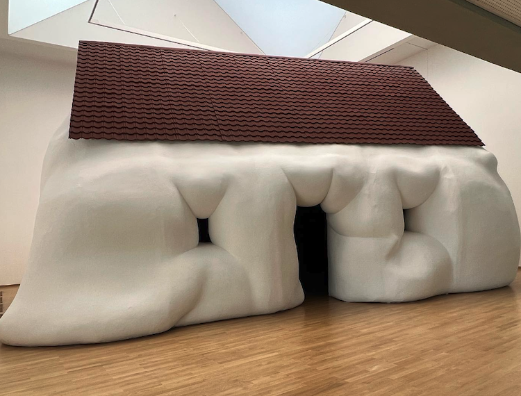 Fat House, alla scoperta della "casa grassa" di Erwin Wurm