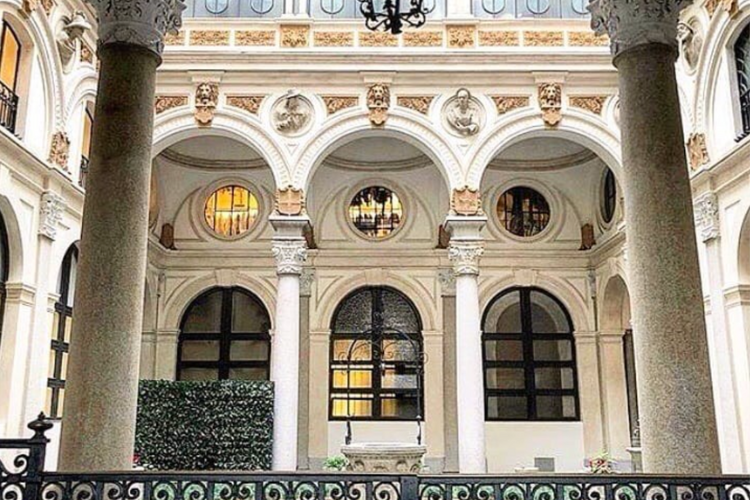 Perché Palazzo Luraschi a Milano è chiamato la "casa dei Promessi Sposi"