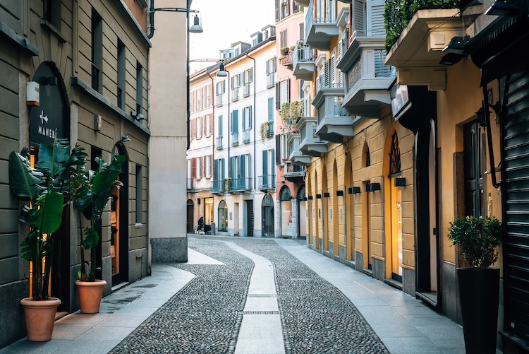 Perché a Milano ci sono via Fiori Chiari e via Fiori Oscuri?