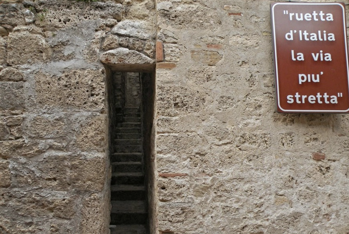 Qual è la via più stretta d'Italia?