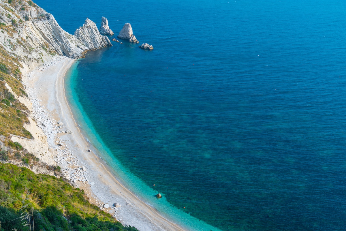 Le spiagge più belle (e meno conosciute) delle Marche da scoprire quest ...