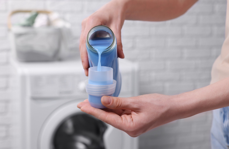 Come realizzare un ammorbidente fai da te fatto in casa, profumato ed ecologico