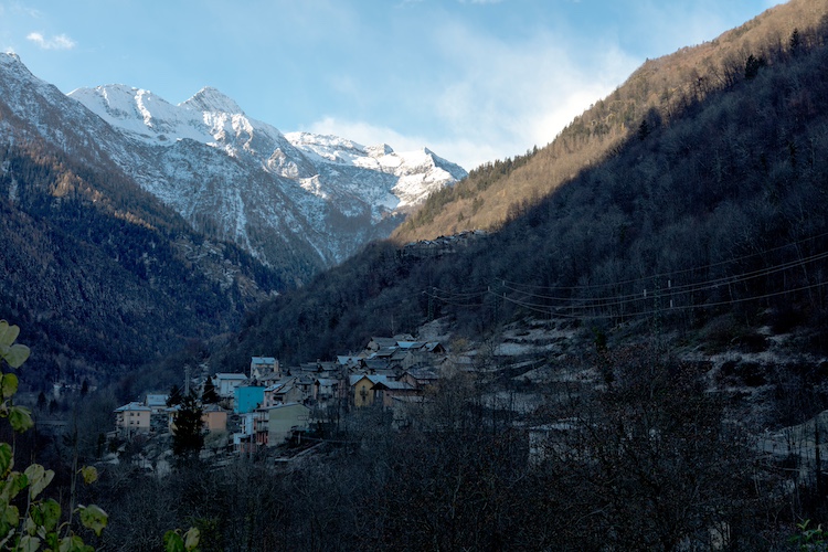 Viganella resta al buio: lo specchio che riflette i raggi del sole si è ...