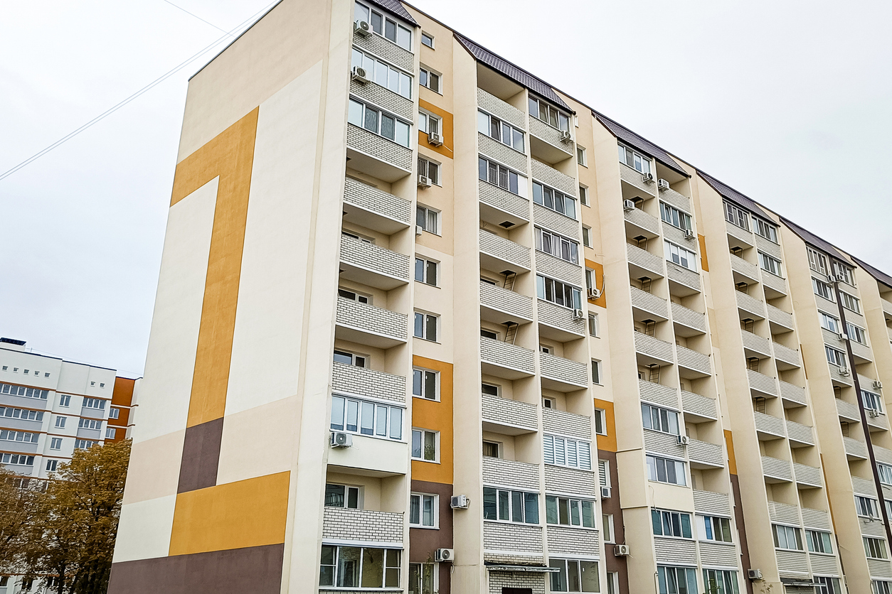 Danno non patrimoniale da infiltrazioni d'acqua: pagano condominio e proprietario del terrazzo