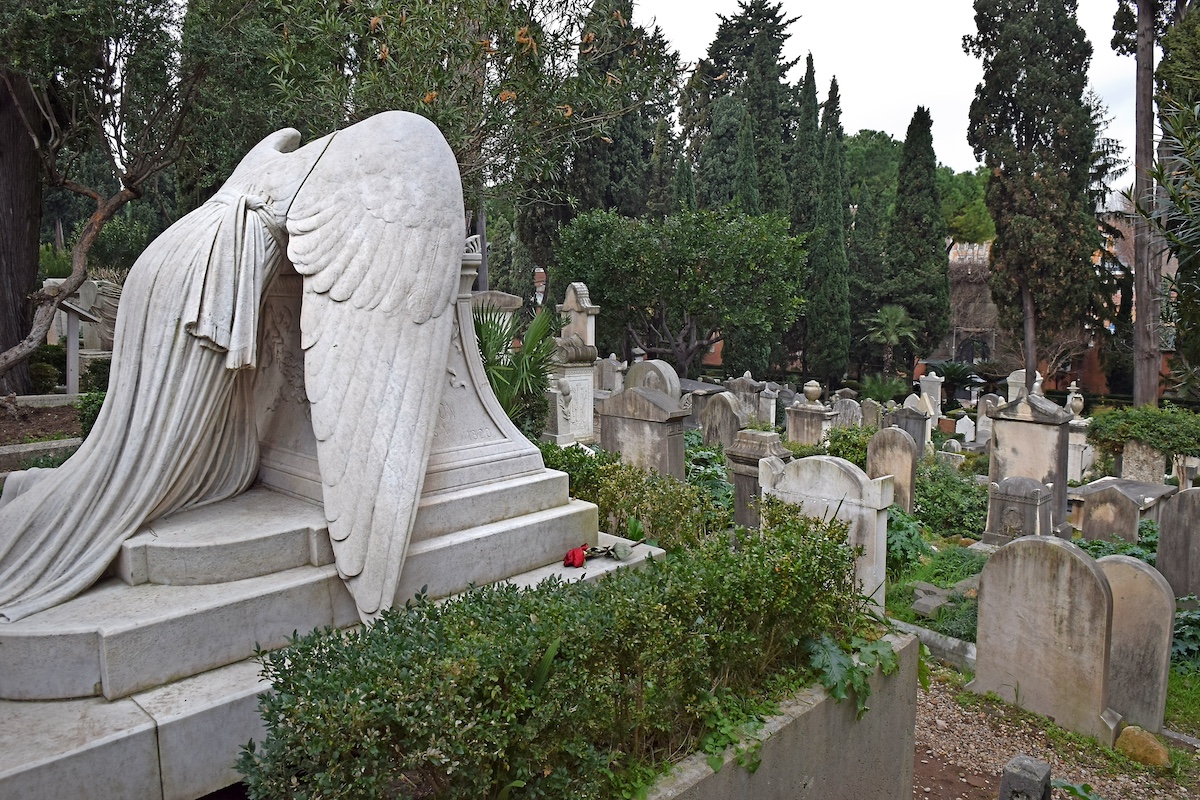 Cimitero Acattolico di Roma: cos'è e chi vi può essere sepolto?